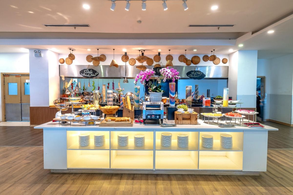 airport-lounge-buffet - Doris Lim Writes